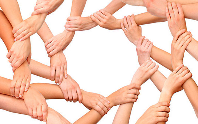 manos entrelazadas | Asociacion Colombiana de Terapia Neural - ACOLTEN